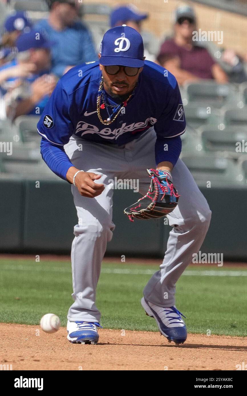 Los Angeles Dodgers shortstop Mookie Betts (50) during a spring ...