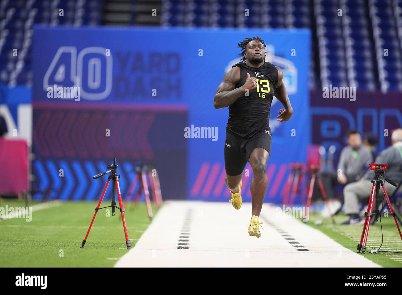 South Carolina linebacker Demetrius Knight Jr. runs the 40-yard dash at the NFL football ...