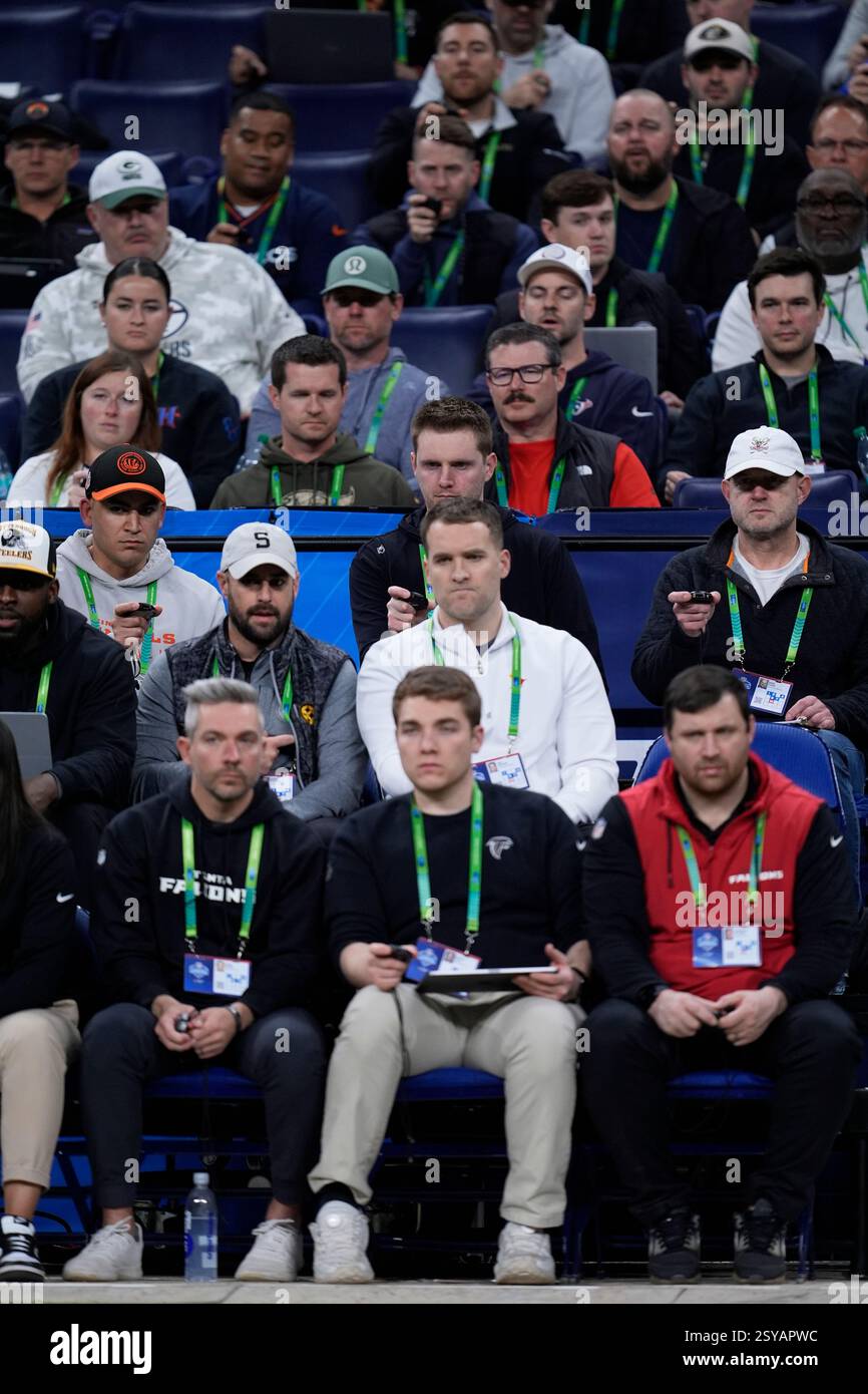 Scouts watch as linebackers run the 40-yard dash at the NFL football ...