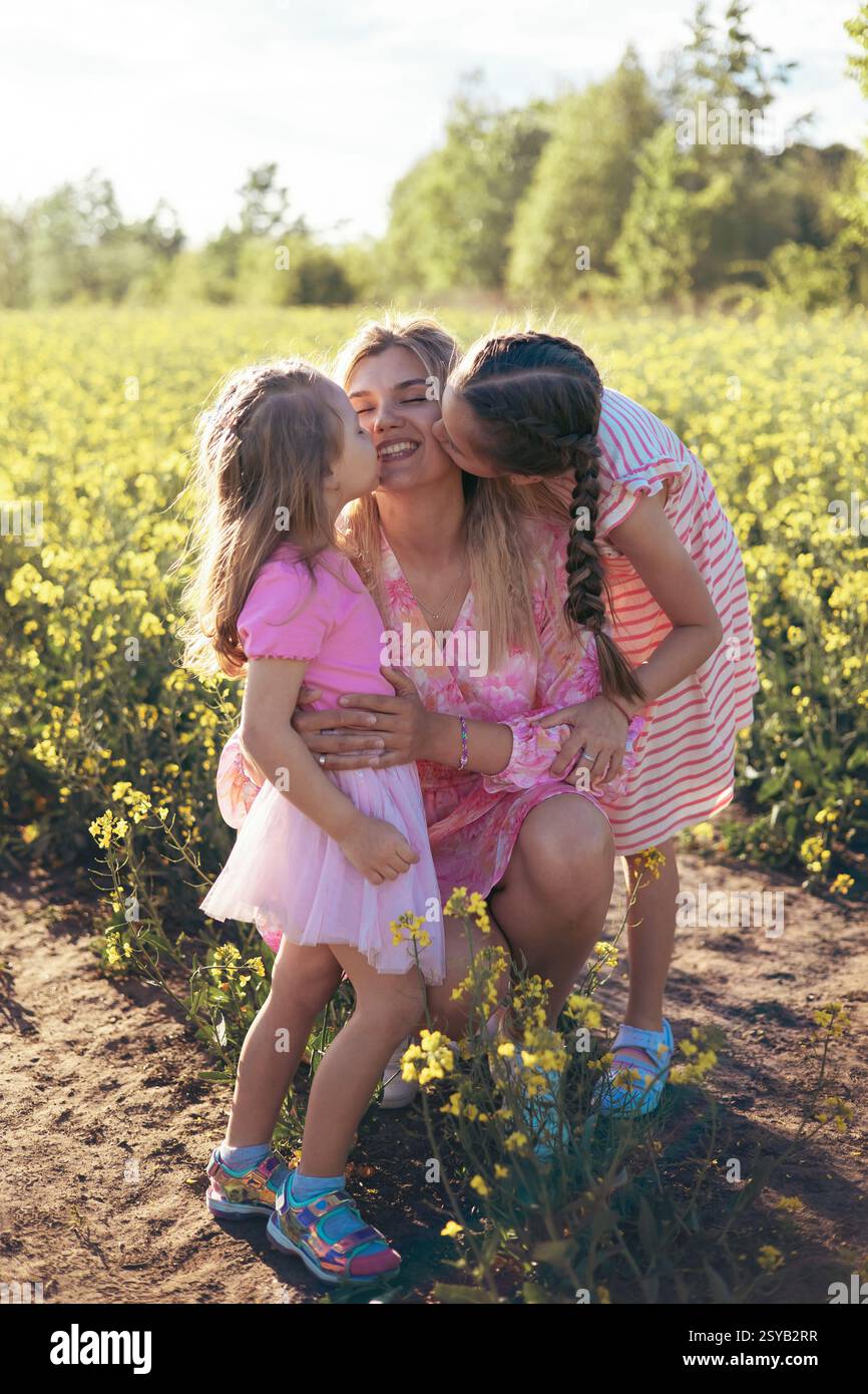Kiss on cheeks hi-res stock photography and images - Alamy
