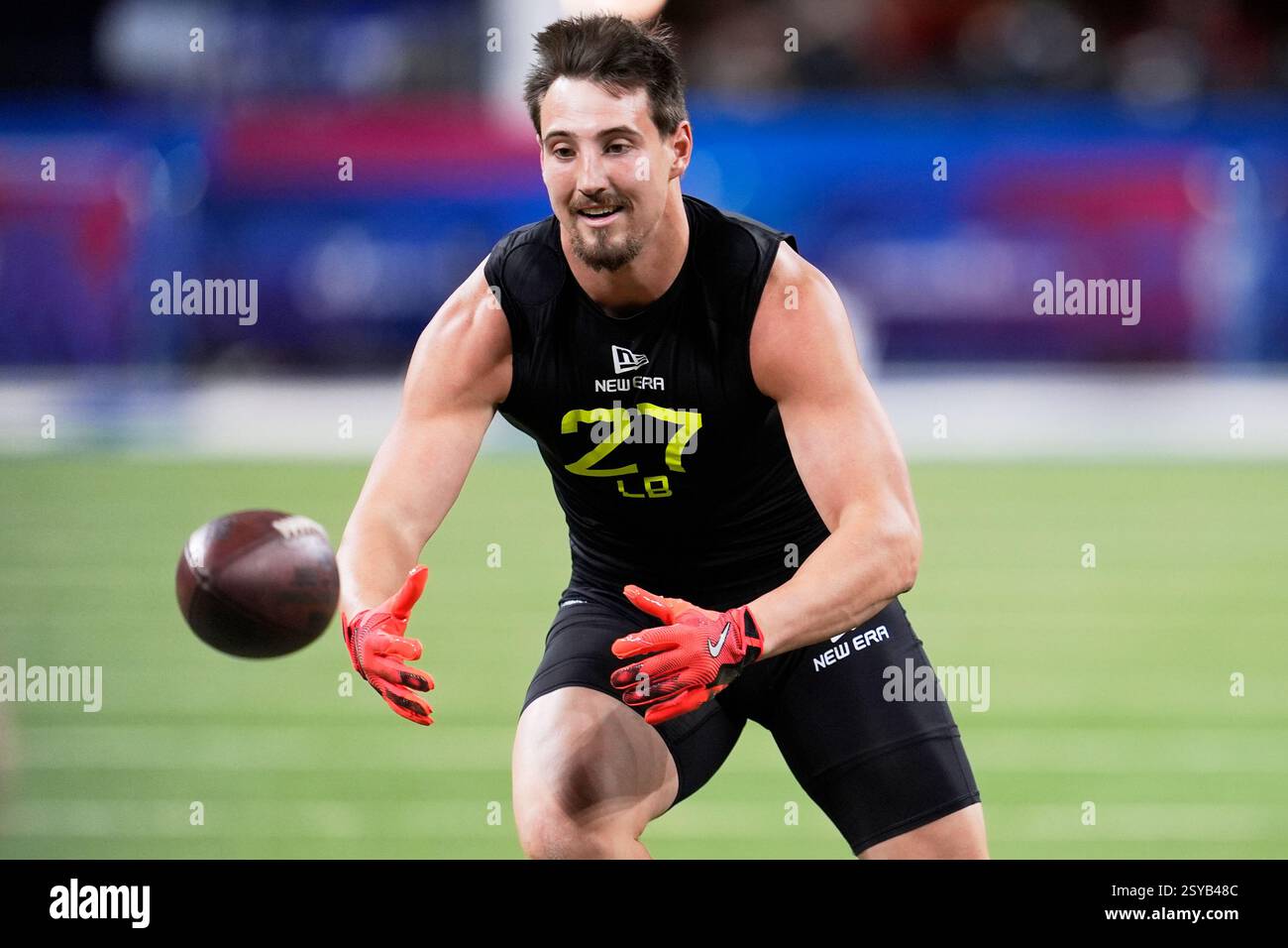 Oklahoma linebacker Danny Stutsman runs a drill at the NFL football ...
