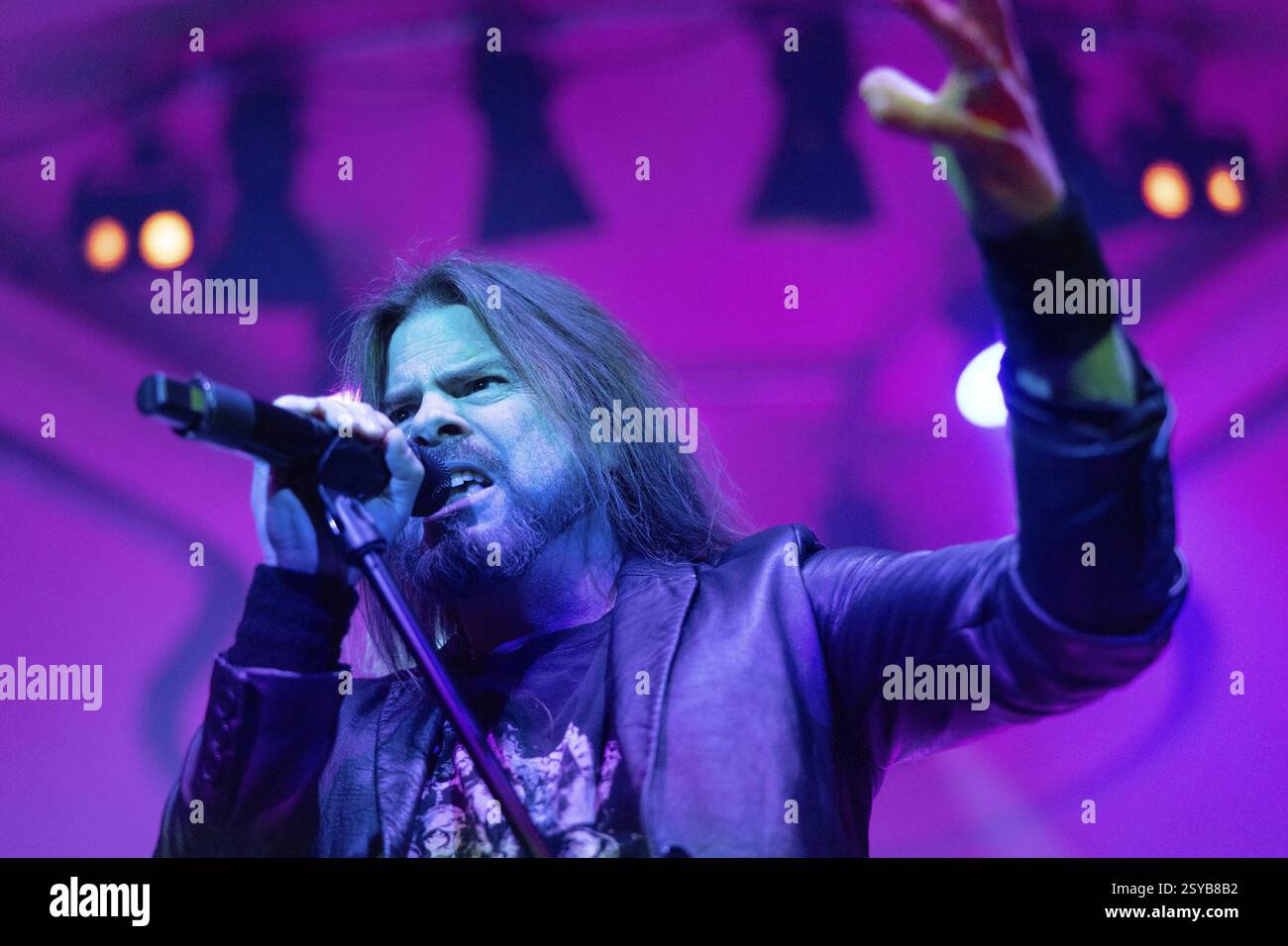 Todd La Torre, lead singer of QueensrAche, live on The Origins Tour EU ...