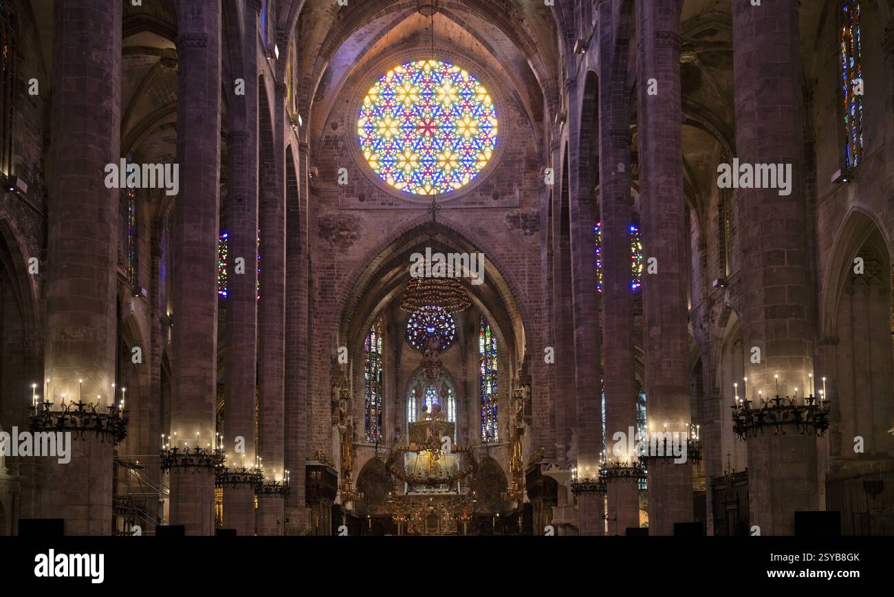 Nave, choir, rose window, rose window of the east front, round, church ...