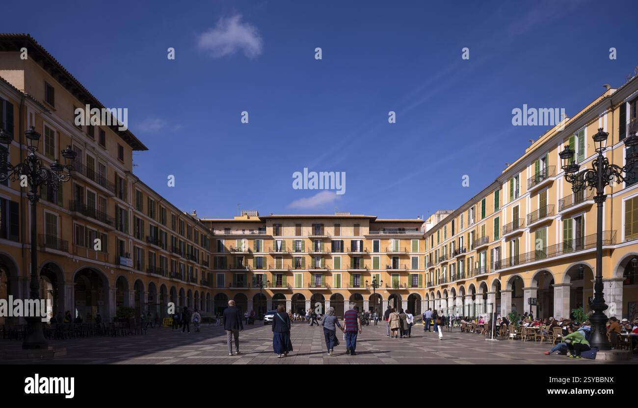 People, tourists in the Plaza Mayor, Placa Major, Palma de Majorca ...