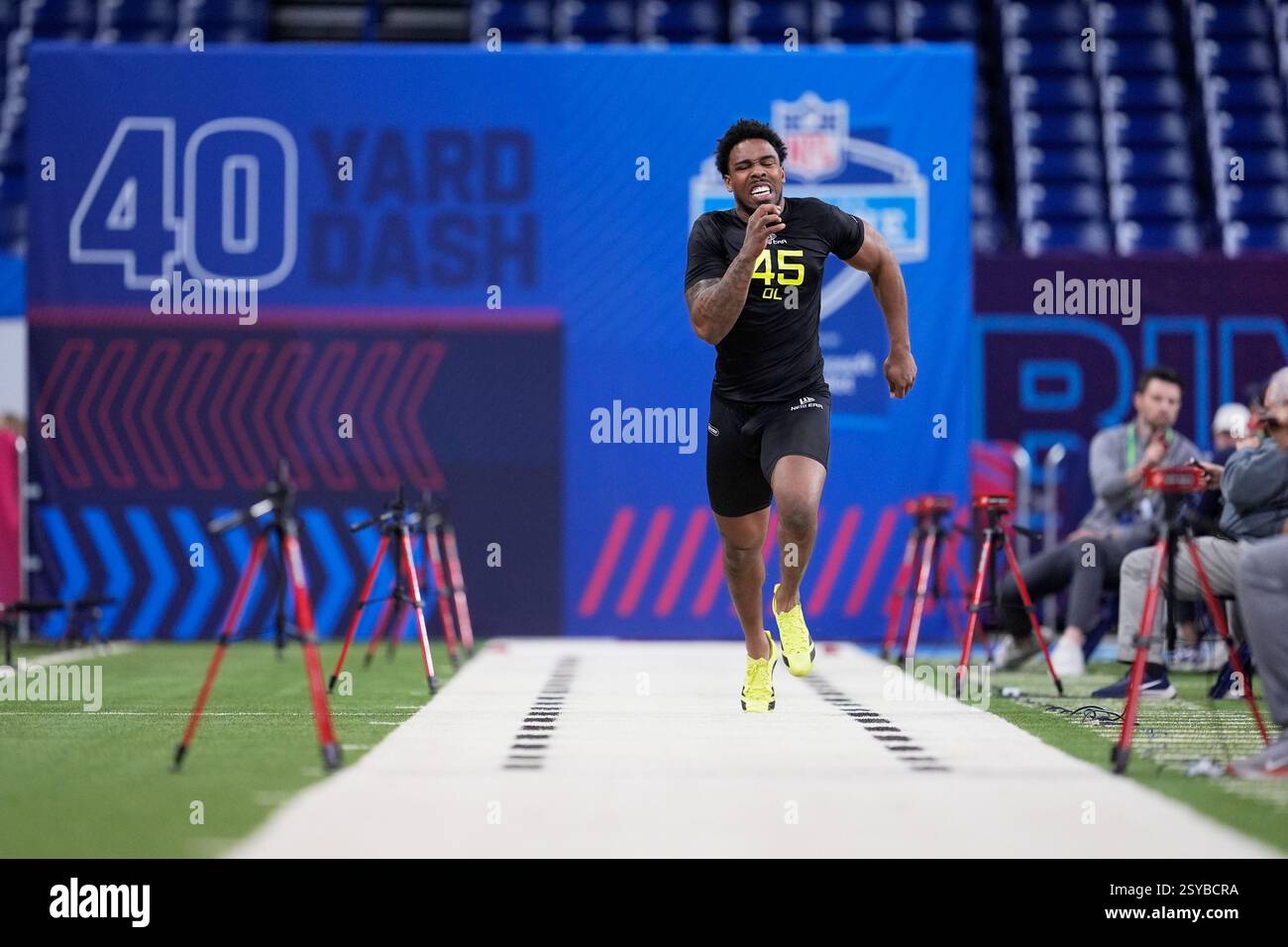Syracuse defensive lineman Fadil Diggs runs the 40-yard dash at the NFL ...