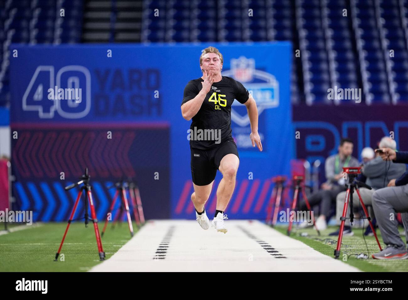 Oklahoma defensive lineman Ethan Downs runs the 40-yard dash at the NFL ...