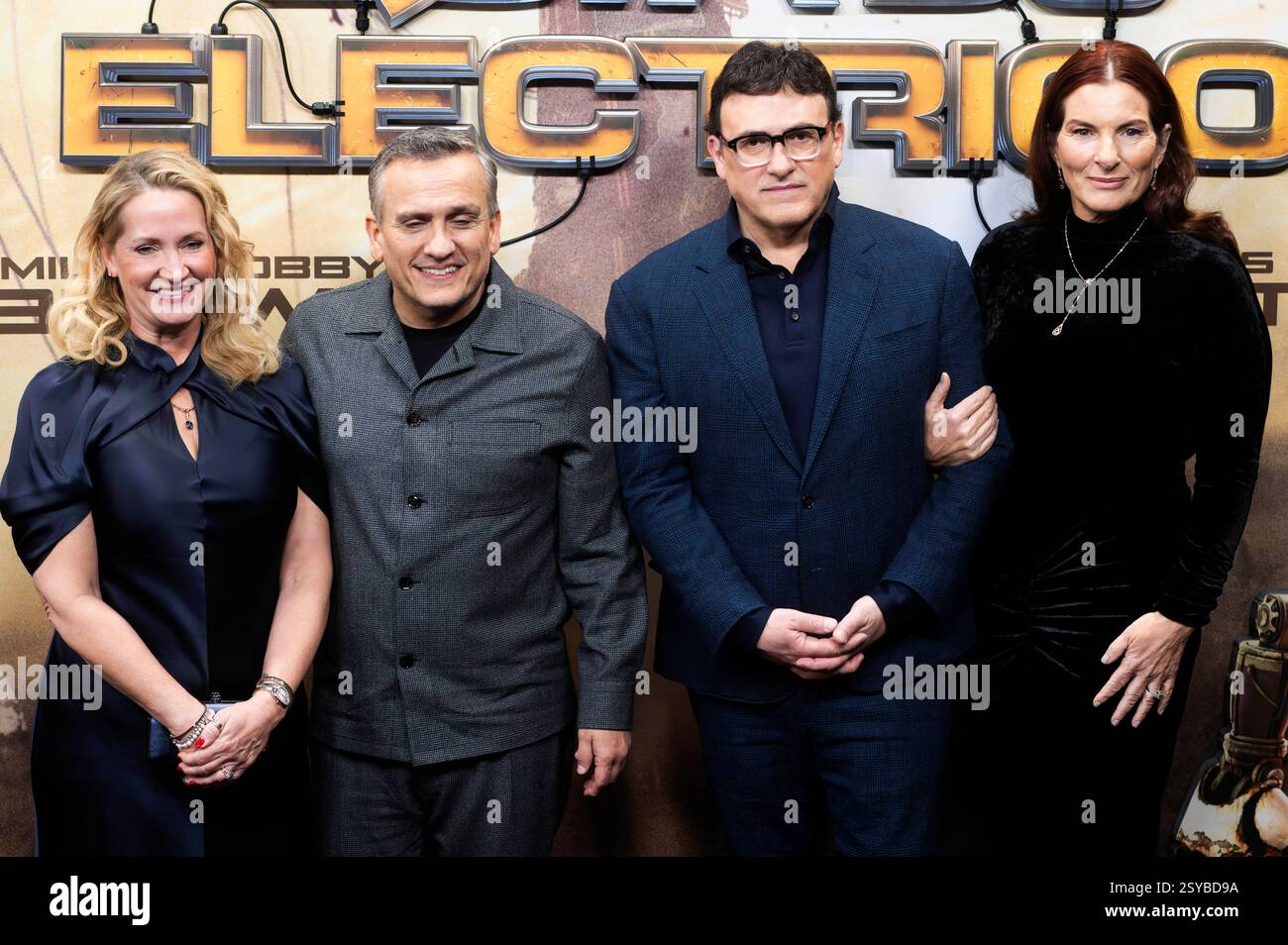 Joe Russo mit Ehefrau Alicia Russo und Anthony Russo mit Ehefrau Ann ...