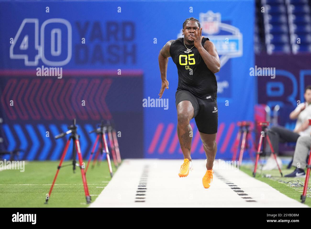 Georgia defensive lineman Warren Brinson runs the 40-yard dash at the ...