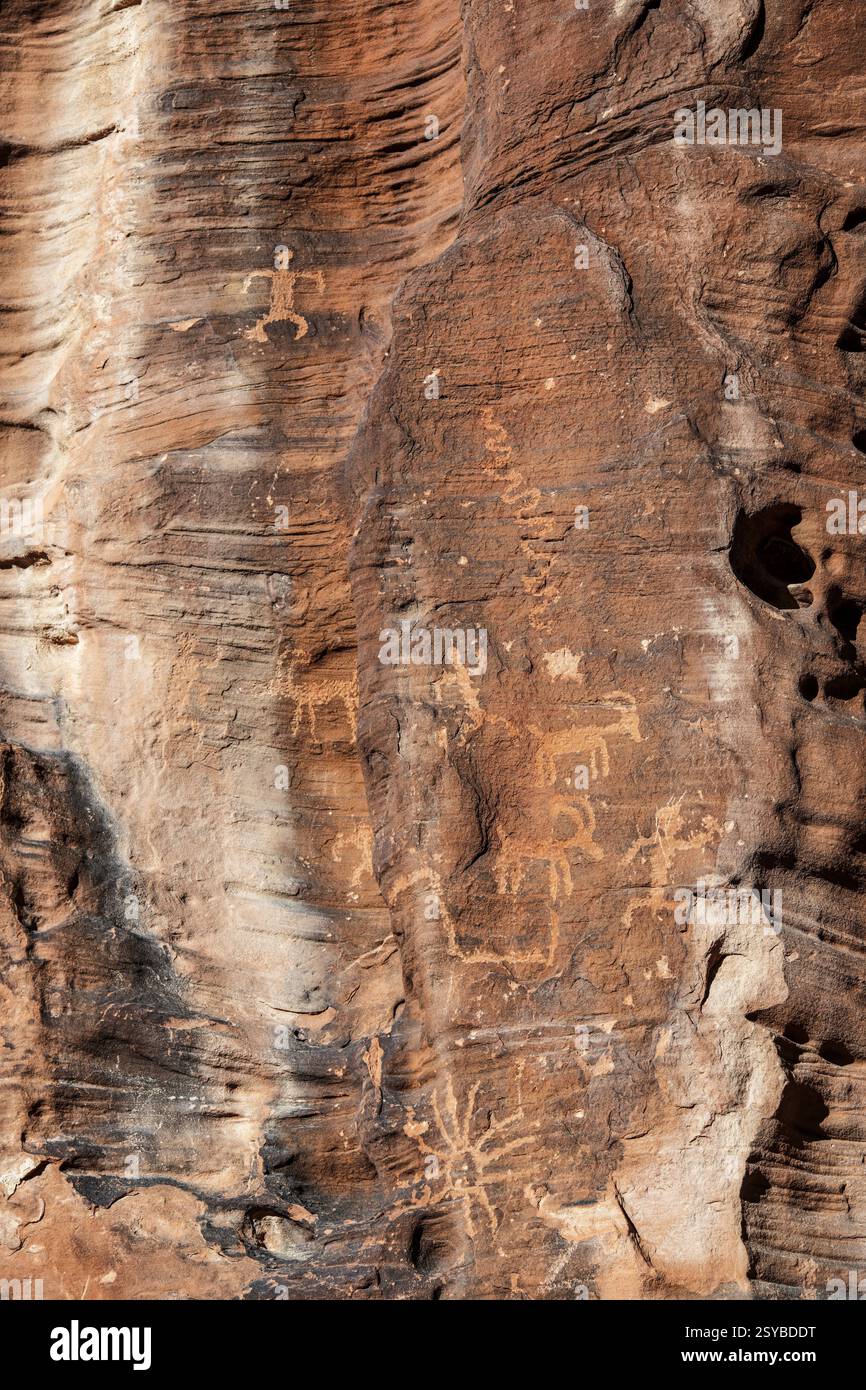 Rock carvings of the Nuwu and Southern Paiute, petroglyphs, Mouse's ...