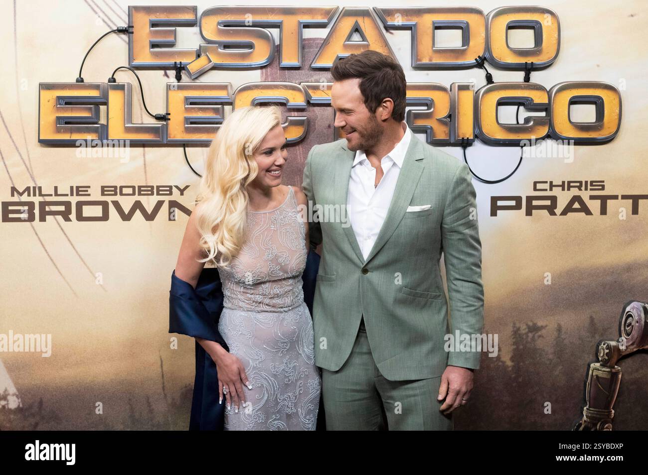 Millie Bobby Brown und Chris Pratt bei der Premiere des Netflix-Films Estado elÃ ctrico / The ...