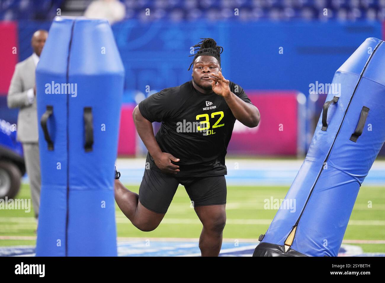 Tennessee defensive lineman Elijah Simmons runs a drill at the NFL ...