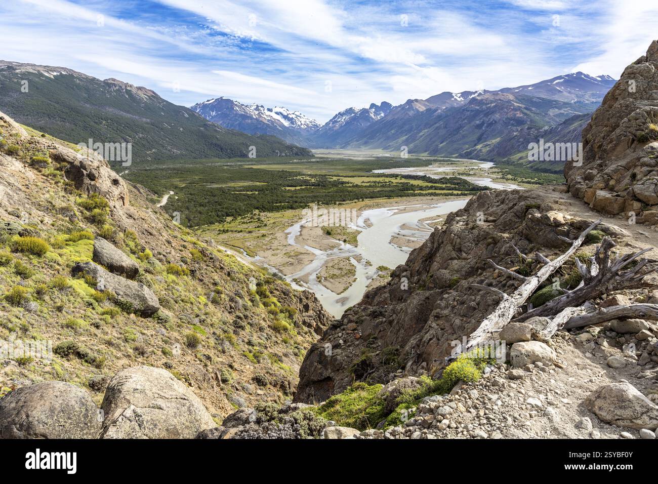 Rio de Las Vueltas, Laguna de los Tres Trail, Mount Fitz Roy, El ...