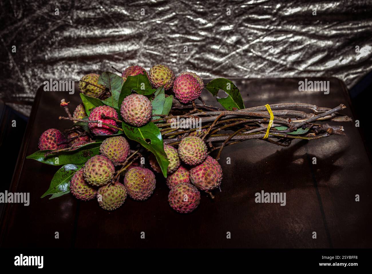 A bunch of lychee fruits on a flat surface Stock Photo - Alamy