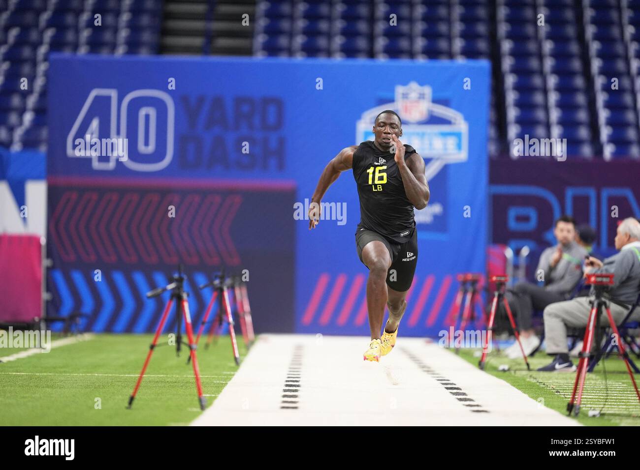 South Carolina linebacker Bam Martin-Scott runs the 40-yard dash at the ...