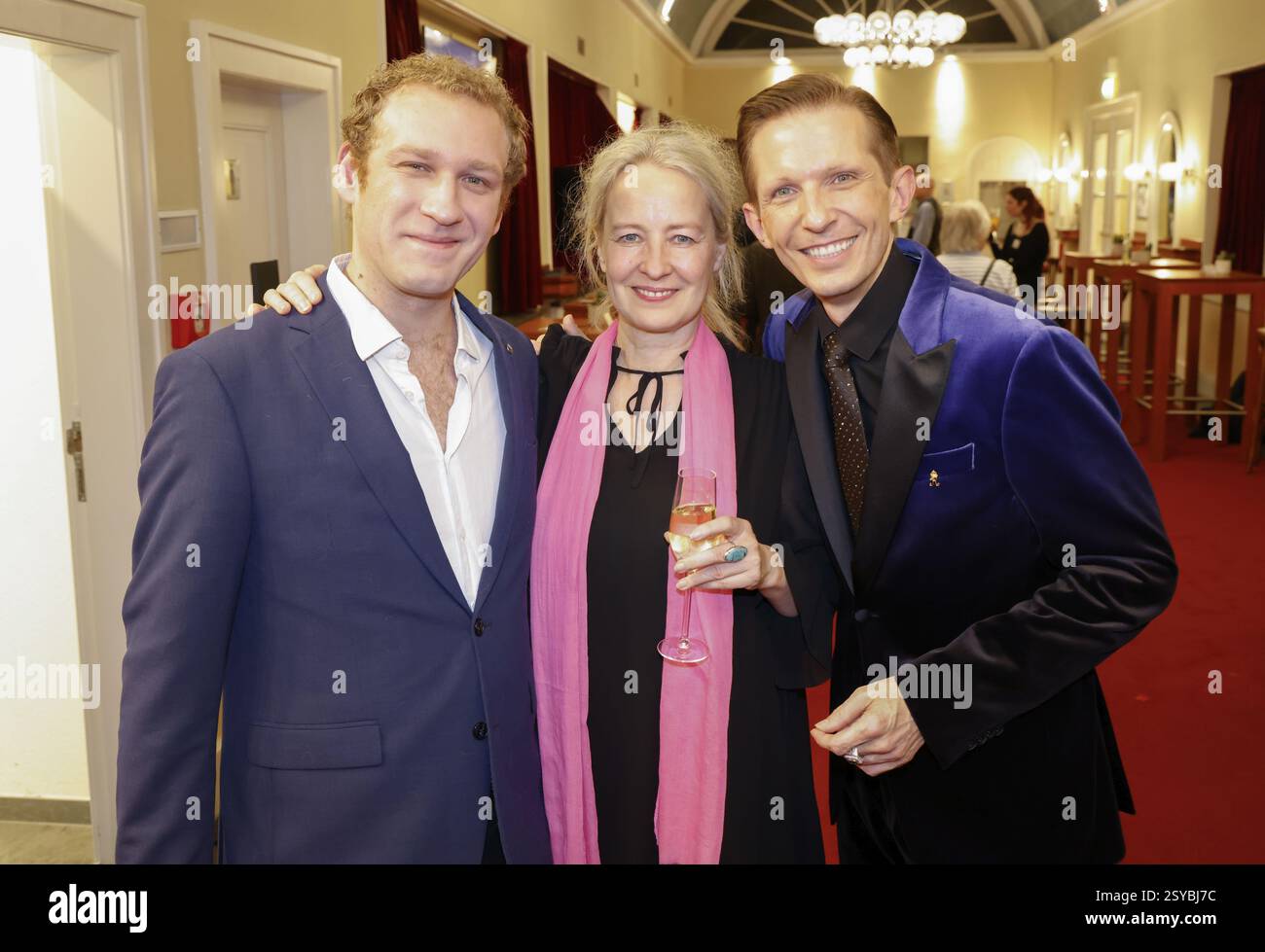 Johannis Hallervorden, Irene Christ and Mark Rudolf at the premiere ...