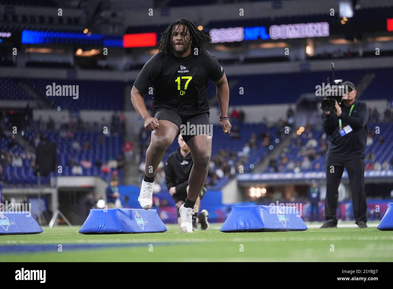 South Carolina defensive lineman Tonka Hemingway runs a drill at the ...