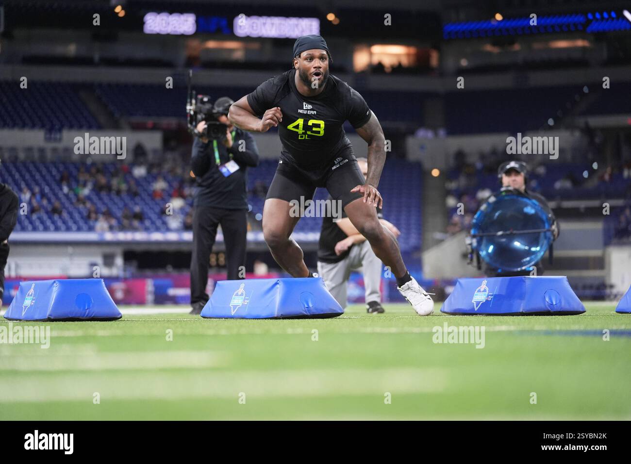 Oregon defensive lineman Jordan Burch runs a drill at the NFL football ...