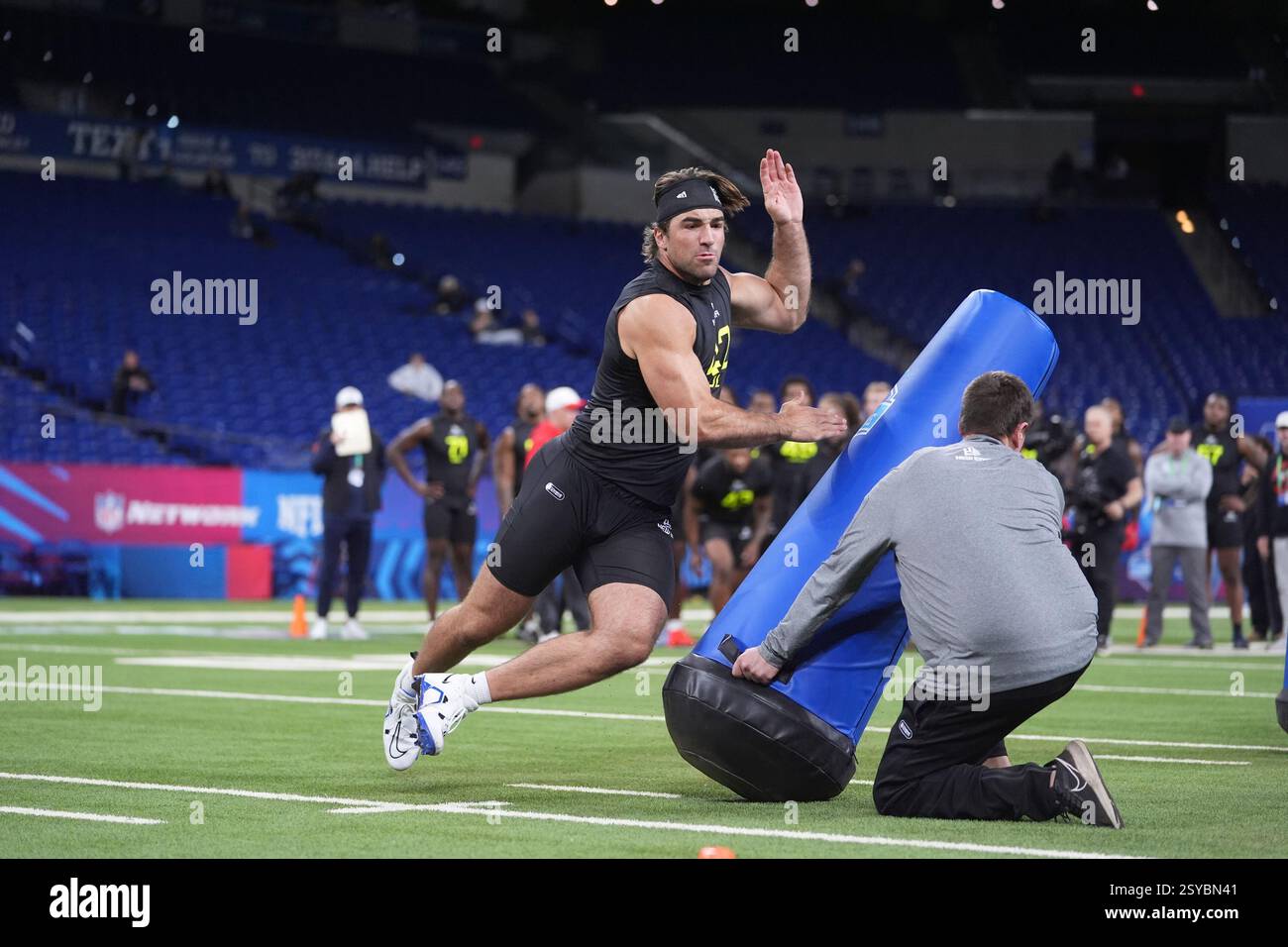Arkansas defensive lineman Landon Jackson stretches before he runs a ...