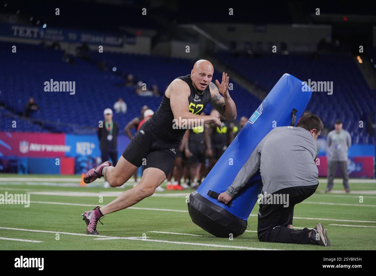 Arkansas defensive lineman Landon Jackson stretches before he runs a ...