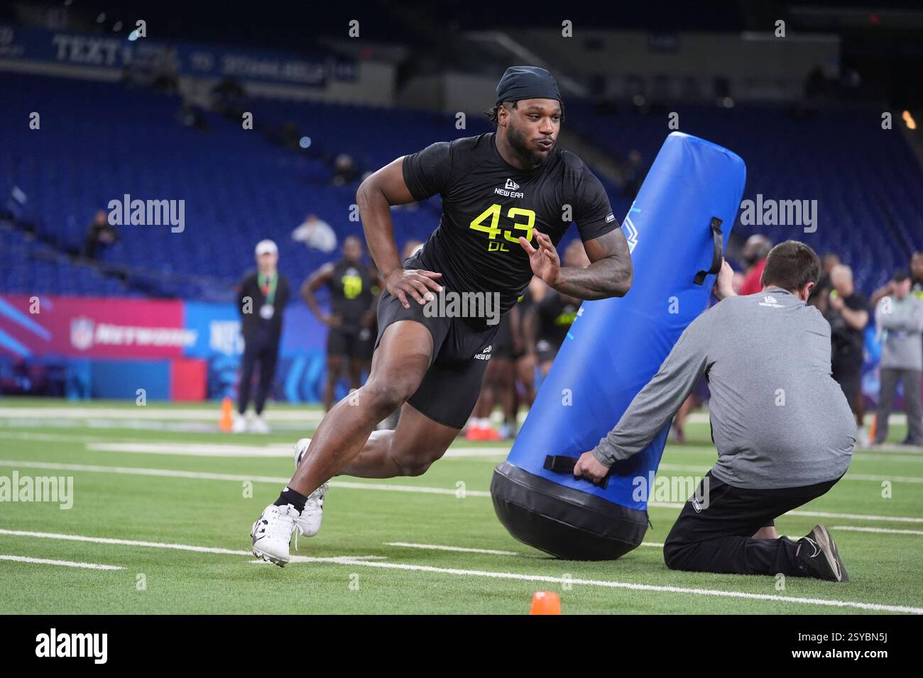 Arkansas defensive lineman Landon Jackson stretches before he runs a ...