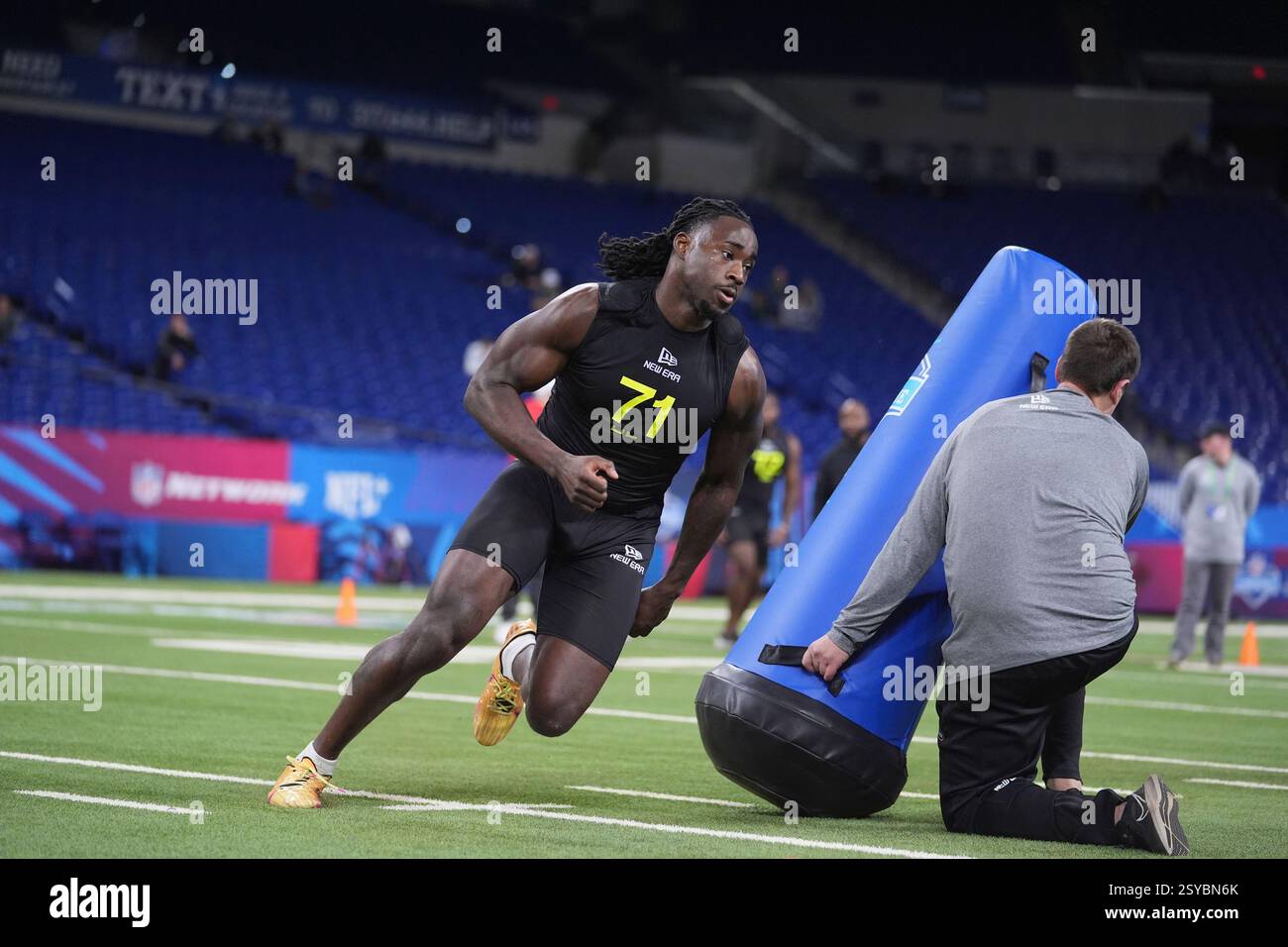 Arkansas defensive lineman Landon Jackson stretches before he runs a ...
