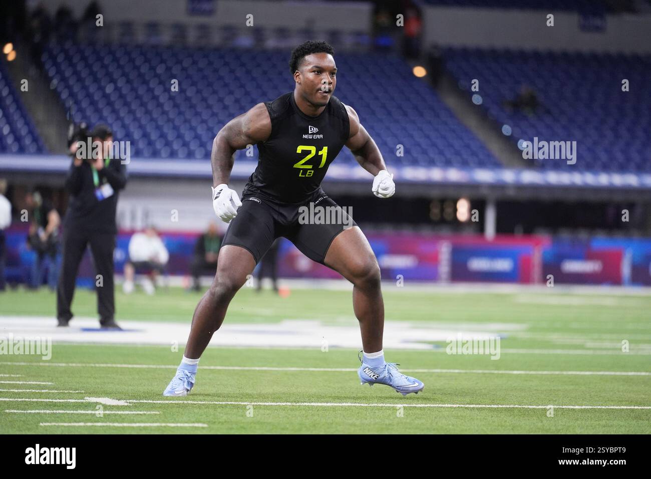Oklahoma State linebacker Collin Oliver runs a drill at the NFL ...