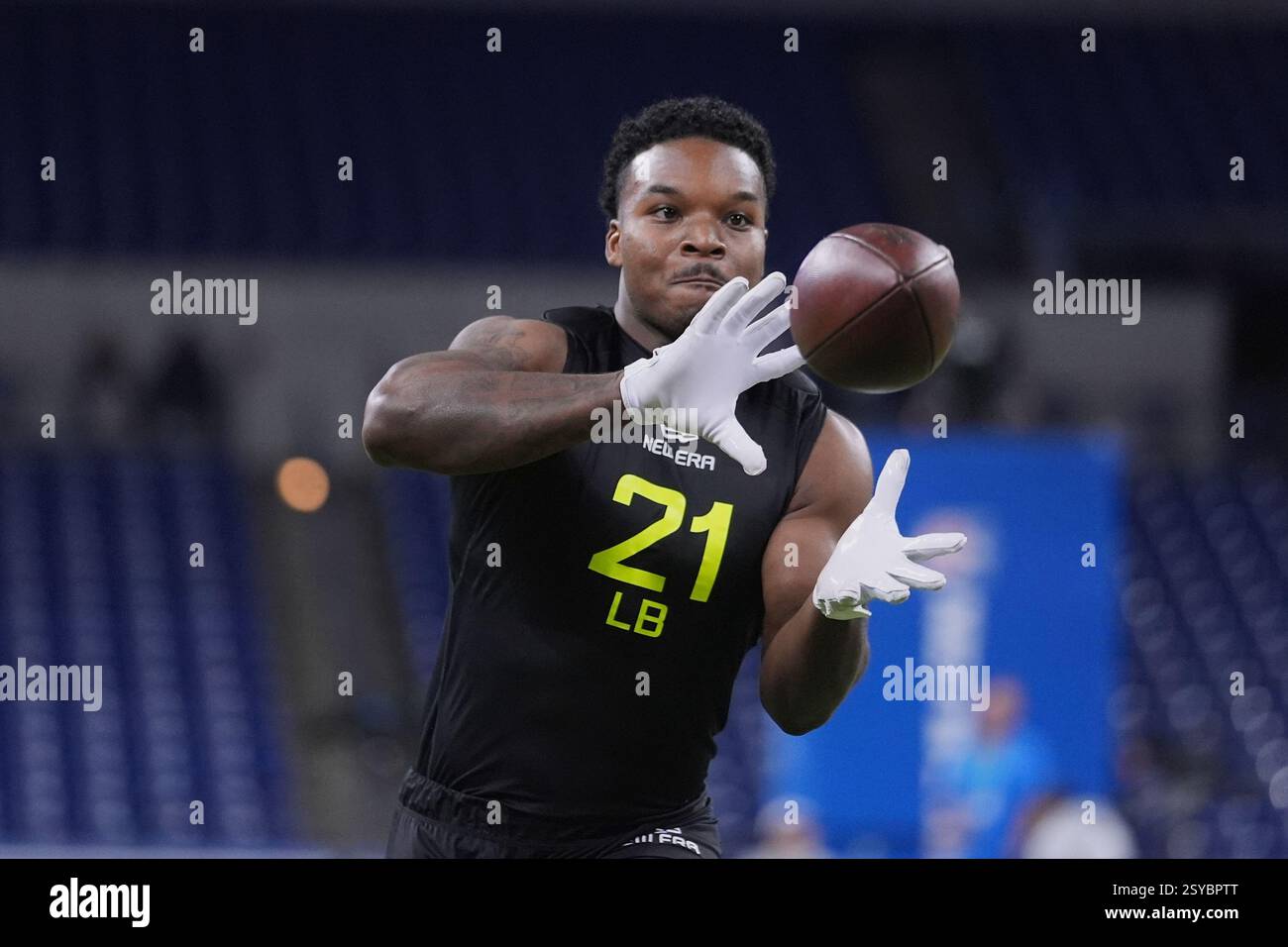 Oklahoma State linebacker Collin Oliver runs a drill at the NFL ...