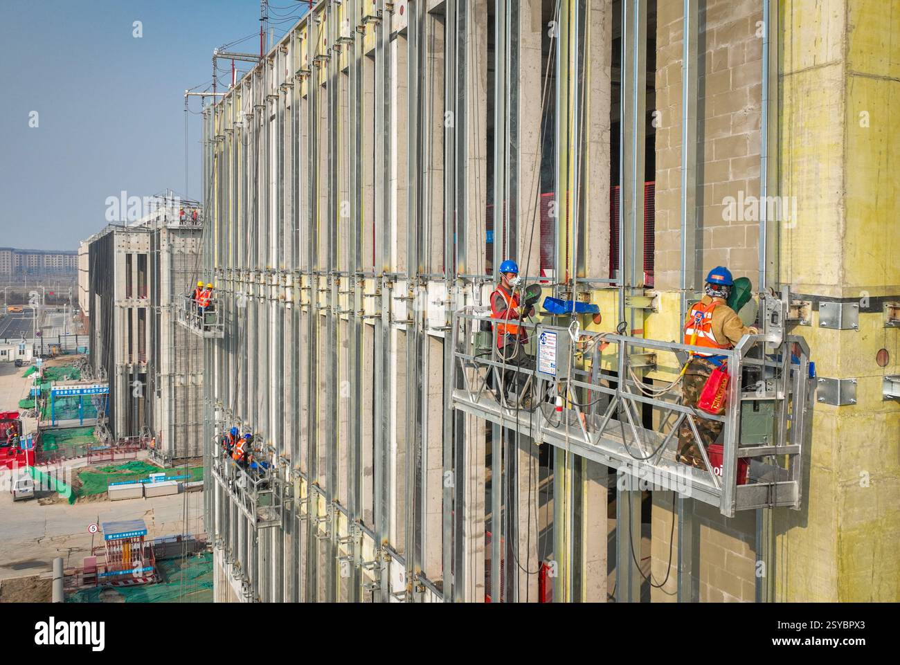 (250228) -- XIONG'AN, Feb. 28, 2025 (Xinhua) -- A drone photo taken on ...