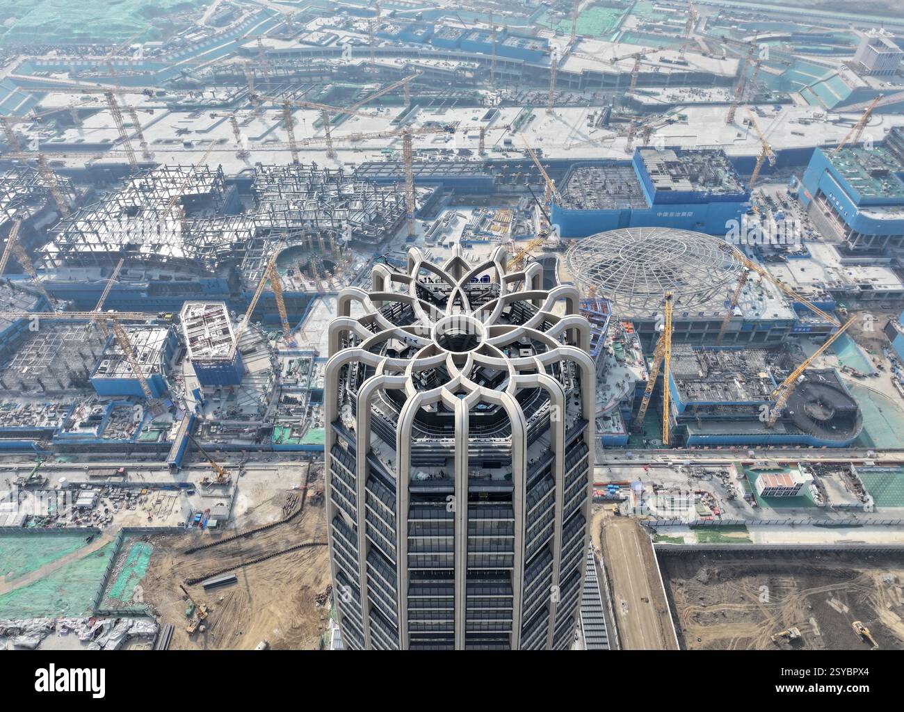 (250228) -- XIONG'AN, Feb. 28, 2025 (Xinhua) -- A drone photo taken on ...