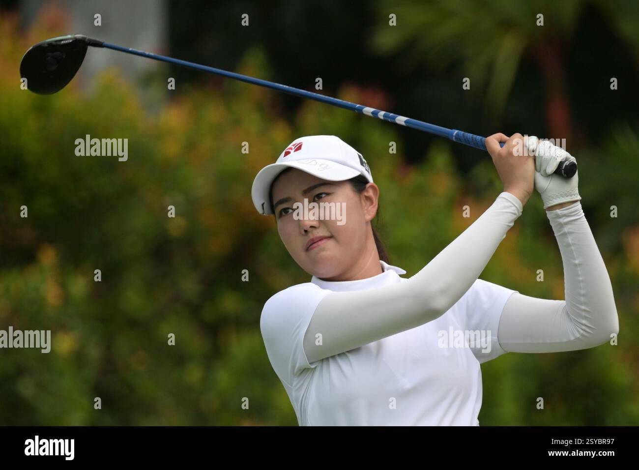 Singapore. 28th Feb, 2025. Wang Xinying of China tees off during the second round of the HSBC ...