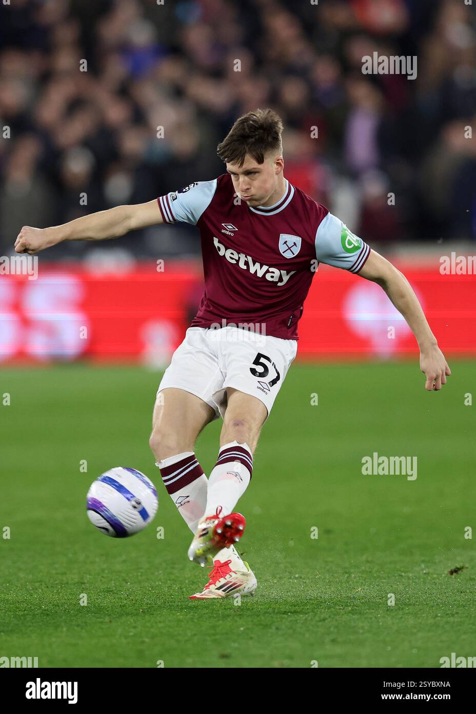 London, UK. 27th Feb, 2025. Oliver Scarles of West Ham United during ...