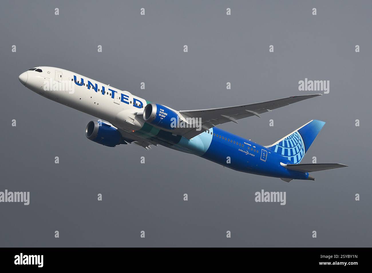 Boeing 787-9 United "Future is SAF"-Livery Stock Photo - Alamy