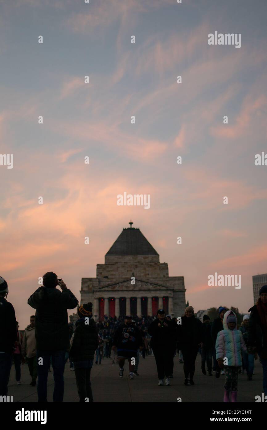 ANZAC Day Dawn Service at Melbourne Shrine of Remembrance Stock Photo ...