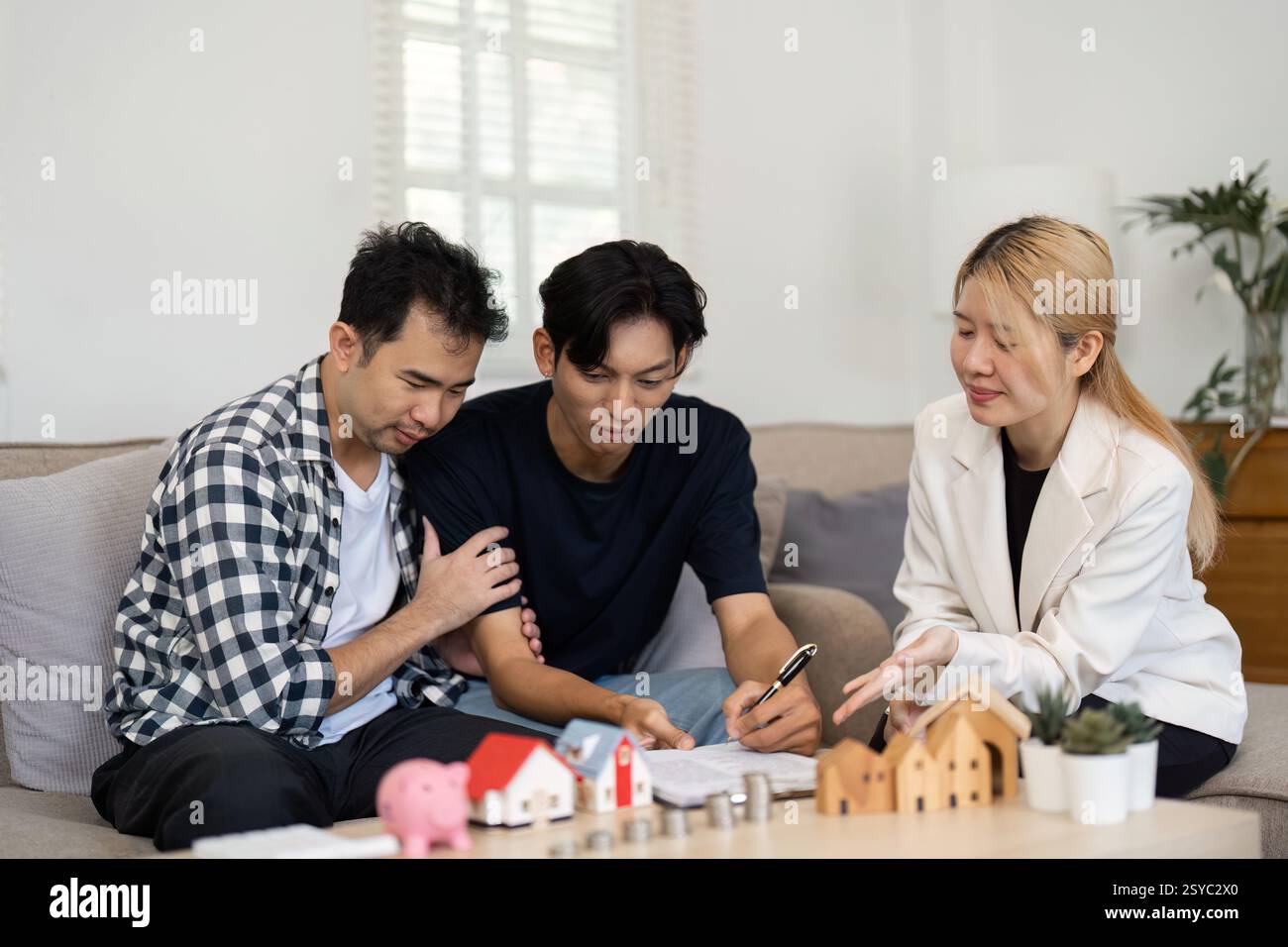 Real estate collaboration clients hi-res stock photography and images ...