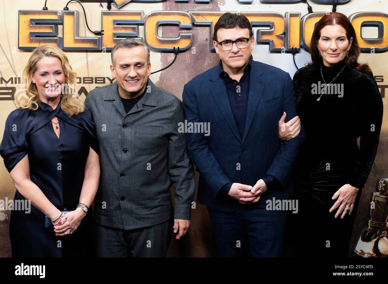 Joe Russo mit Ehefrau Alicia Russo und Anthony Russo mit Ehefrau Ann ...