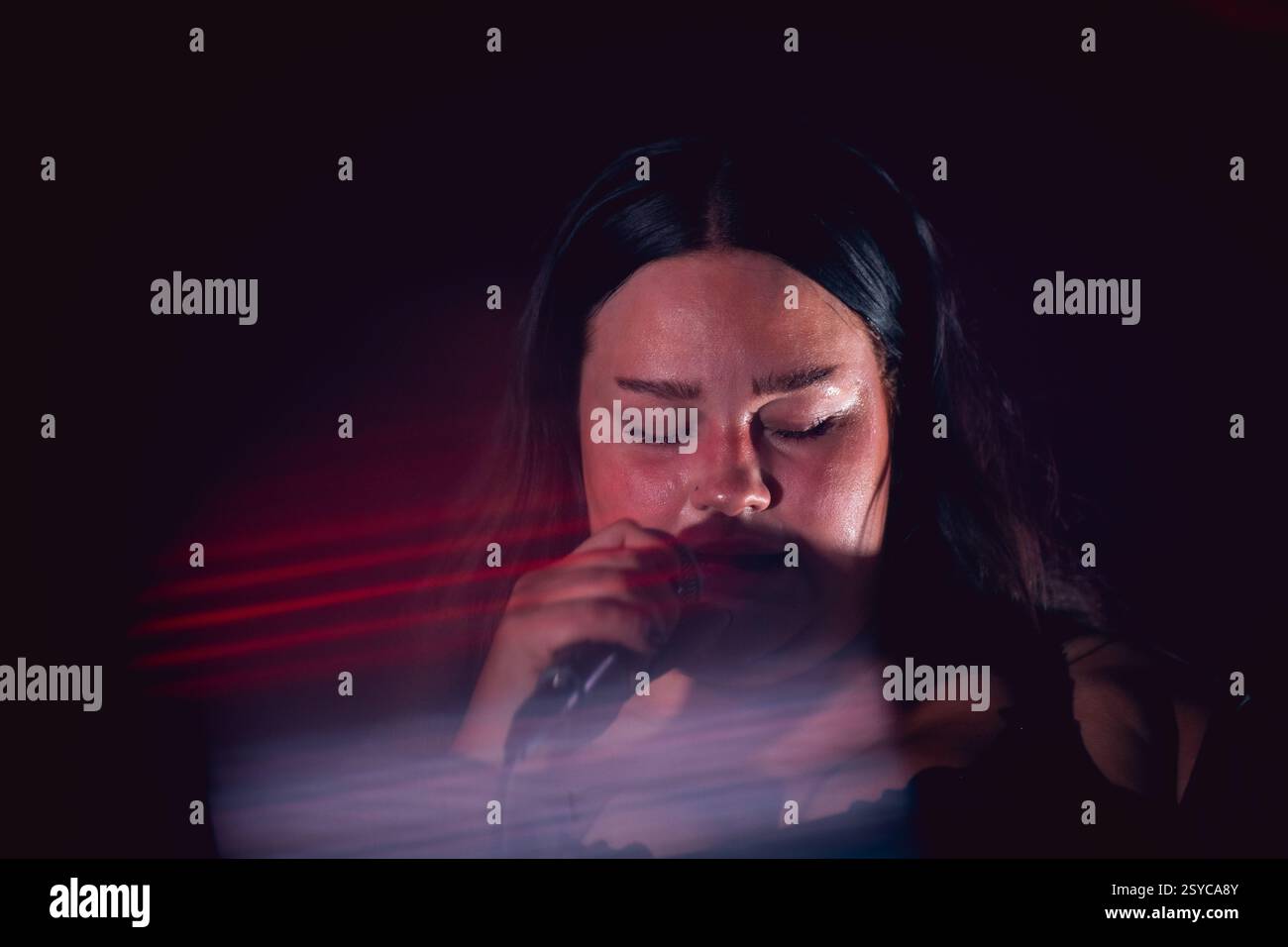 Malmoe, Sweden. 27th Feb, 2025. The Swedish singer and songwriter Sarah ...