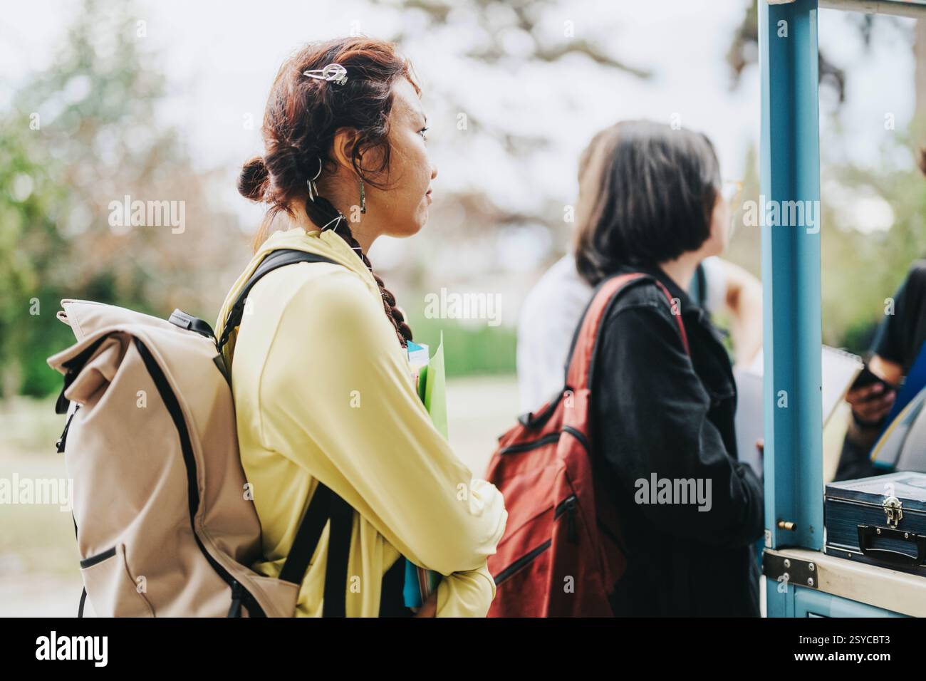 Multicultural students gathering in the park during class breaks Stock ...
