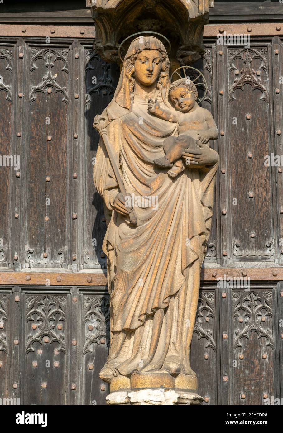 Statue of Mary and baby Jesus in doorway, Cathedral Church of the ...
