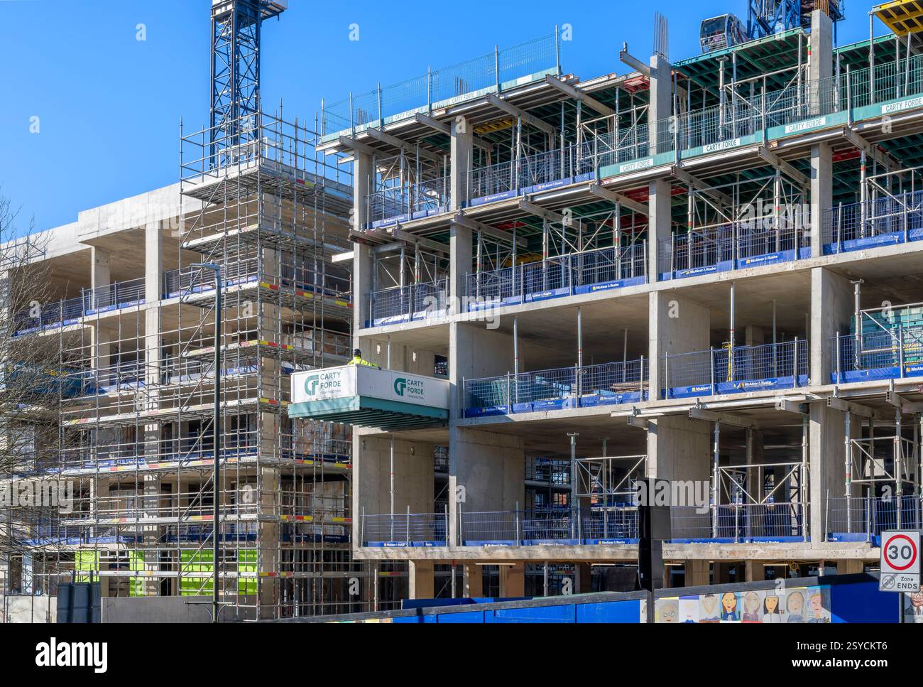 Construction work on Paramount Place at the top of Mount Pleasant Road ...