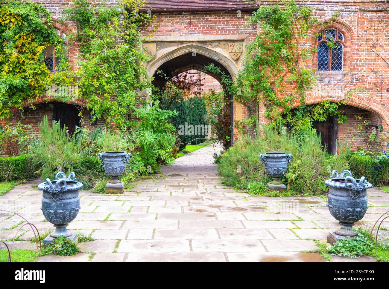 Entrance to sissinghurst hi-res stock photography and images - Alamy