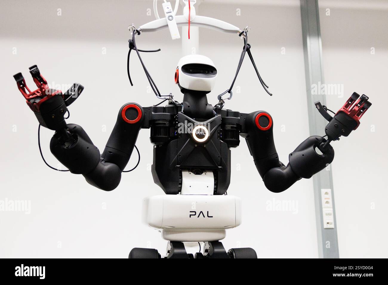 Darmstadt, Germany. 28th Feb, 2025. The humanoid robot "Hainer" raises ...