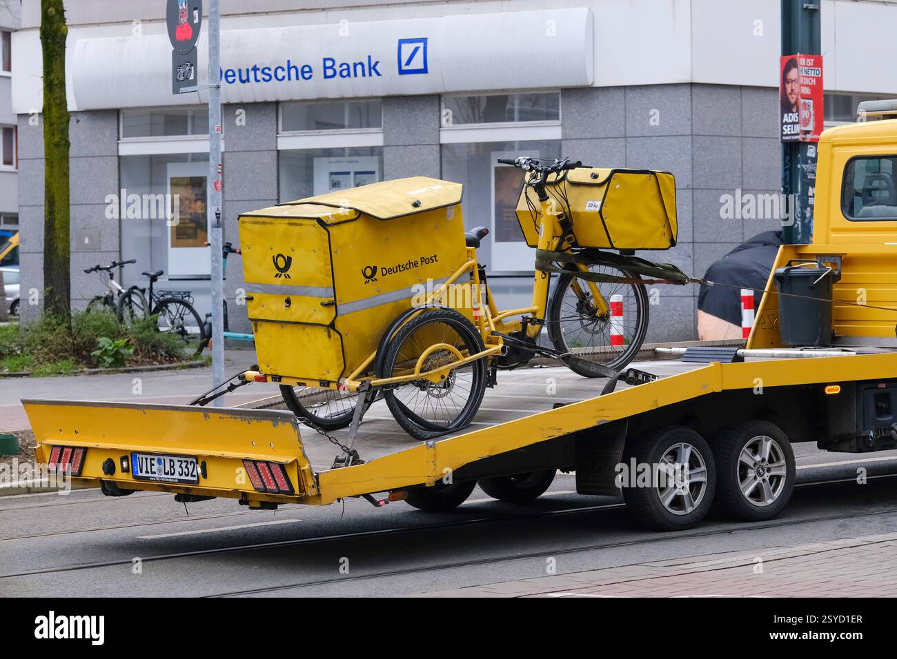 Düsseldorf 28.02.2025 Deutsche Post DHL Brief Briefe Briefzustellung ...