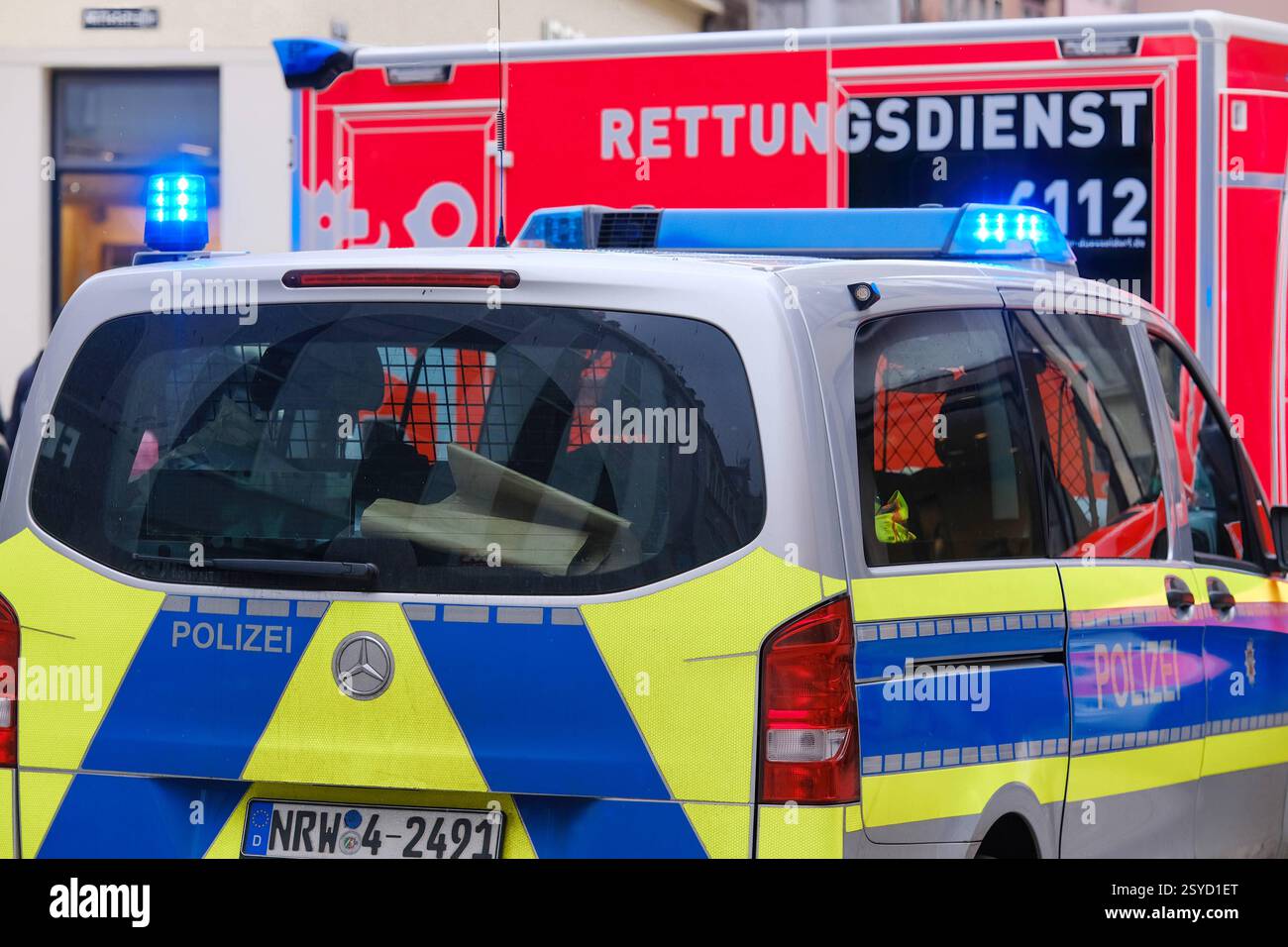 Düsseldorf 28.02.2025 Rettungswagen Rettungstransportwagen RTW ...