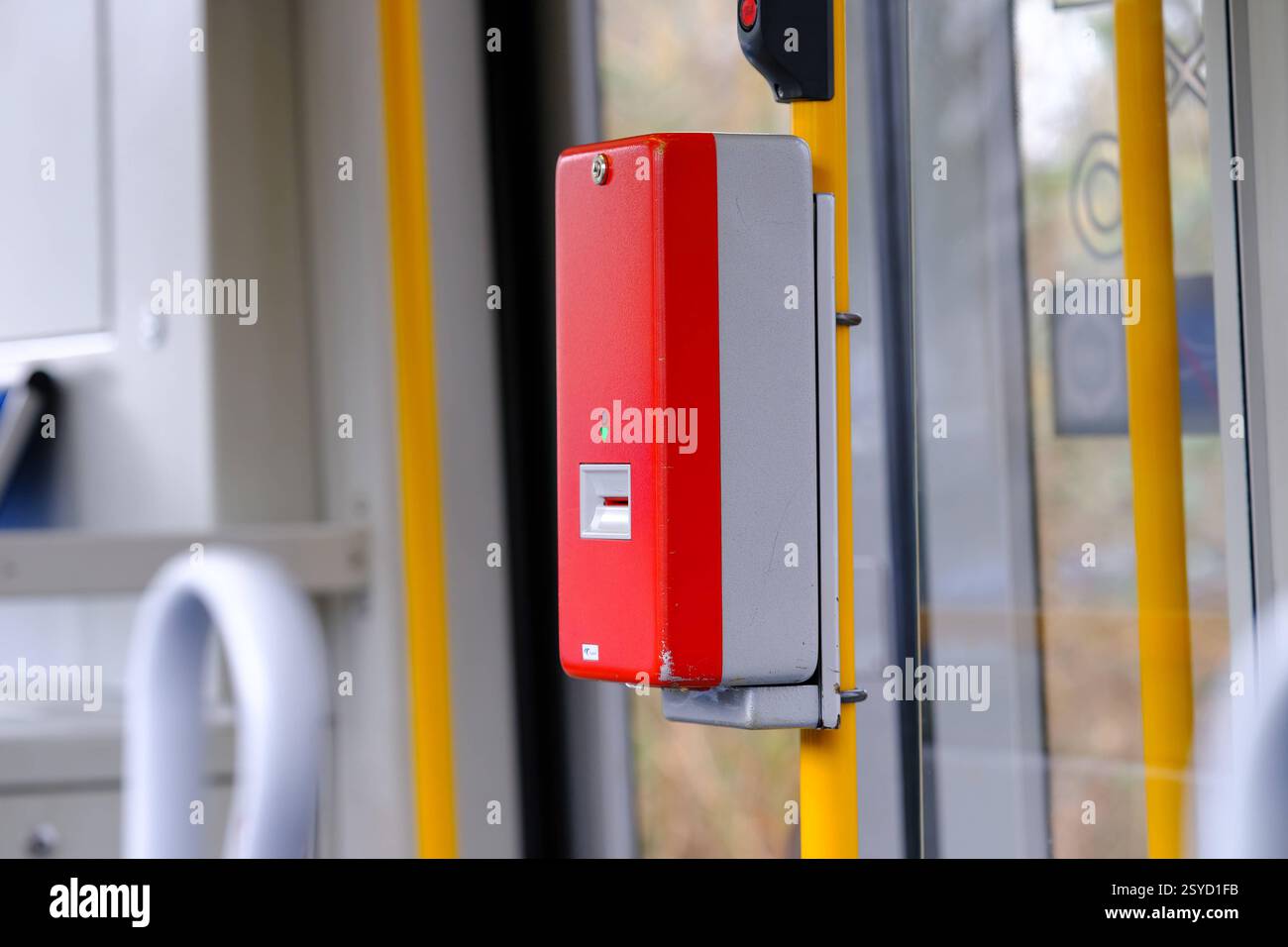 Düsseldorf 28.02.2025 Fahrkartenentwerter Ticketentwerter Streifenkarte ...