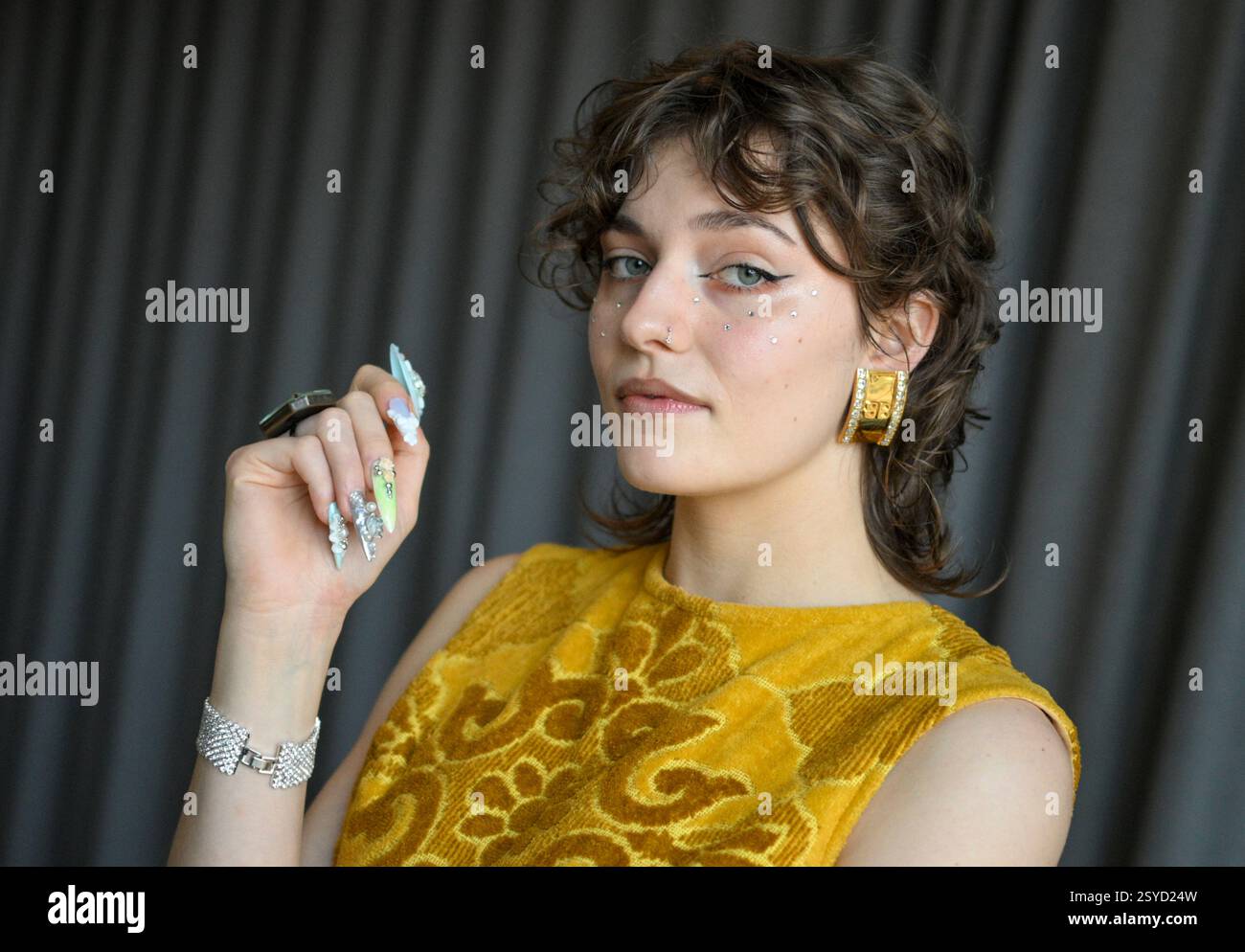 PRODUCTION - 27 February 2025, Berlin: Singer Lotta Kummer from the ...