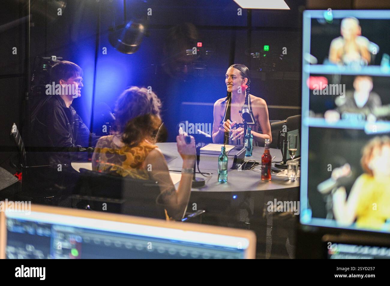 PRODUCTION - 27 February 2025, Berlin: Influencer Jakob Springfeld (l-r), singer Lotta Kummer ...