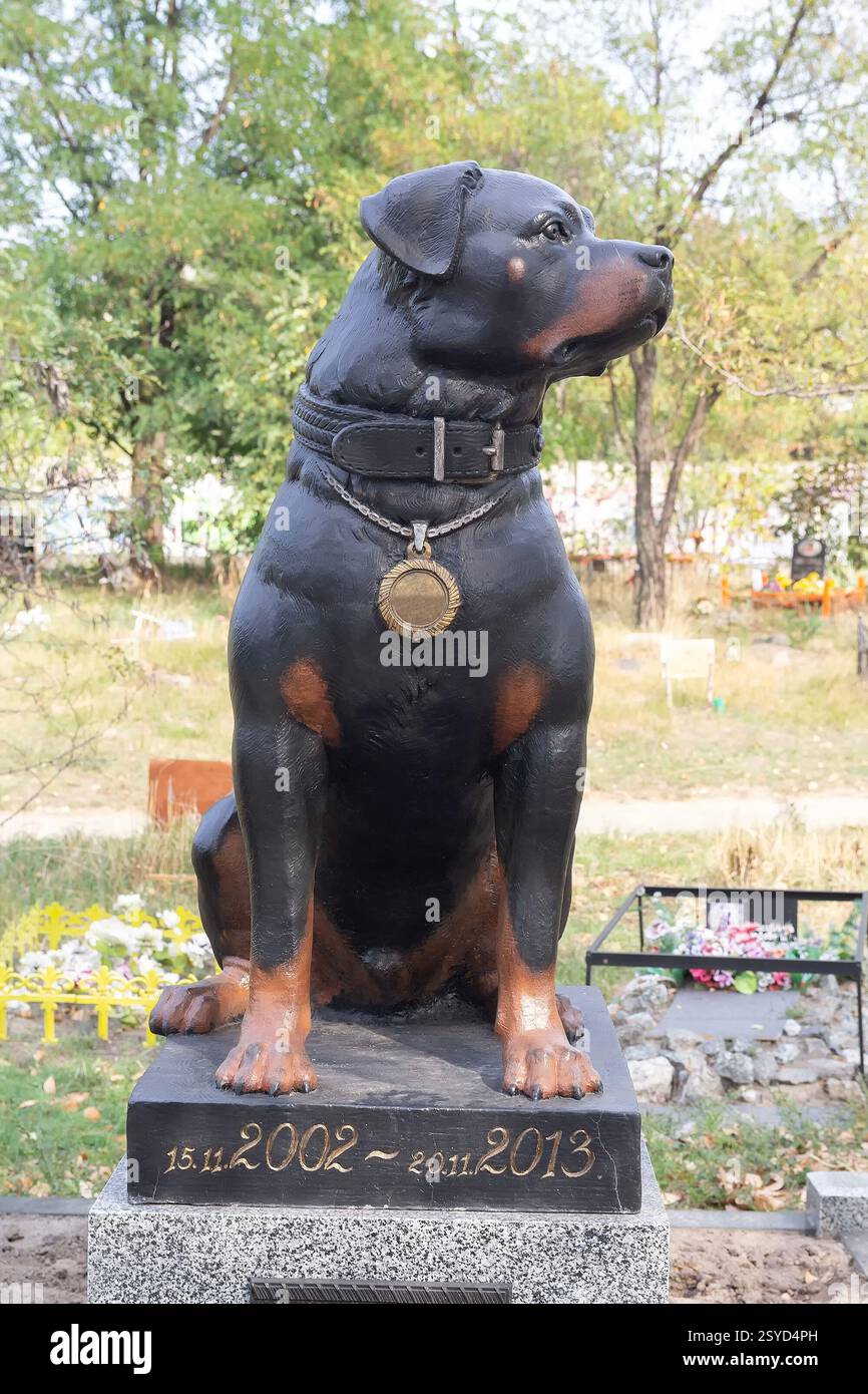Dog cemetery statue hi-res stock photography and images - Alamy