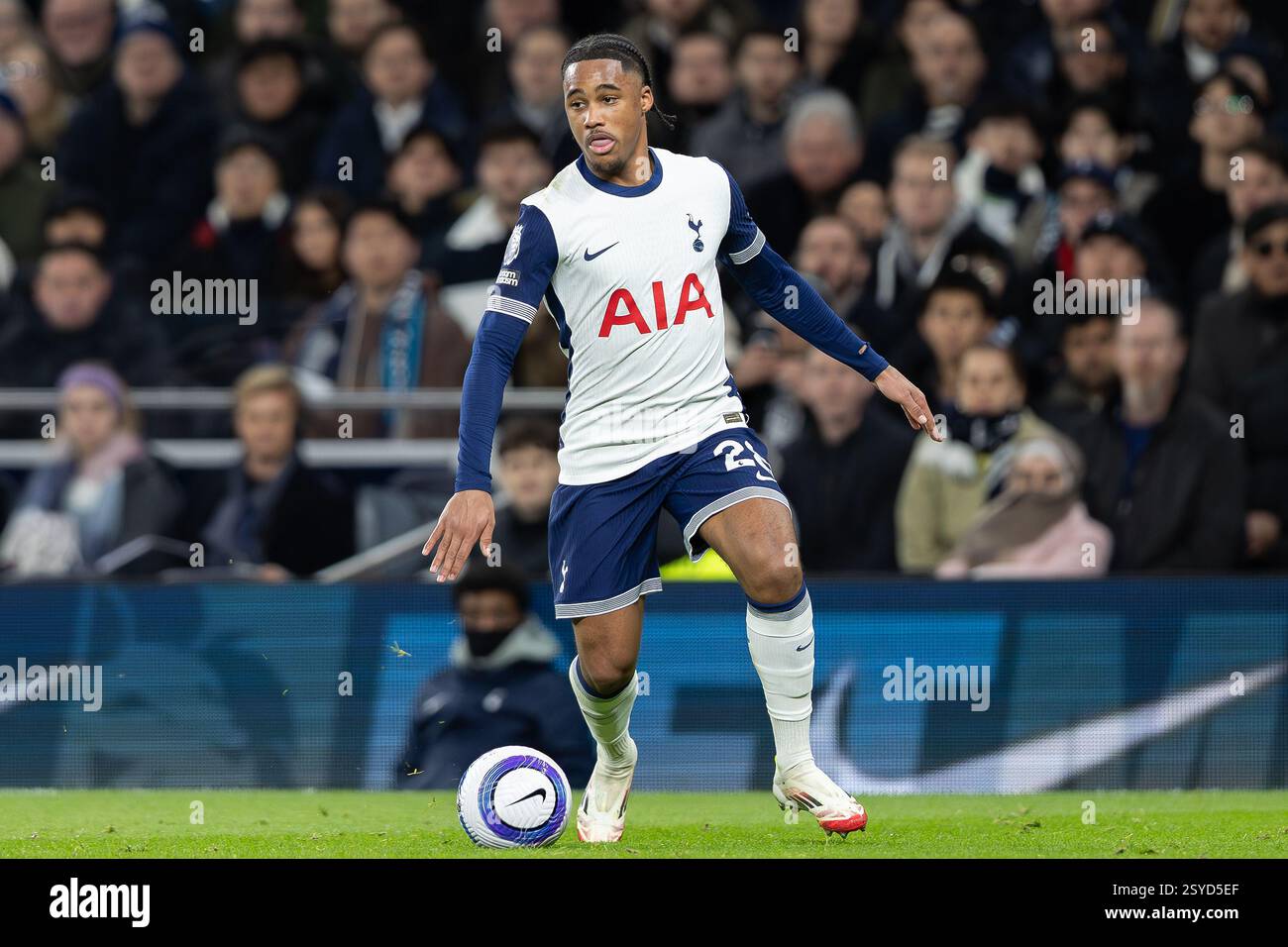 Tottenham Hotspur Stadium, London, UK. 26th Feb, 2025. Premier League ...