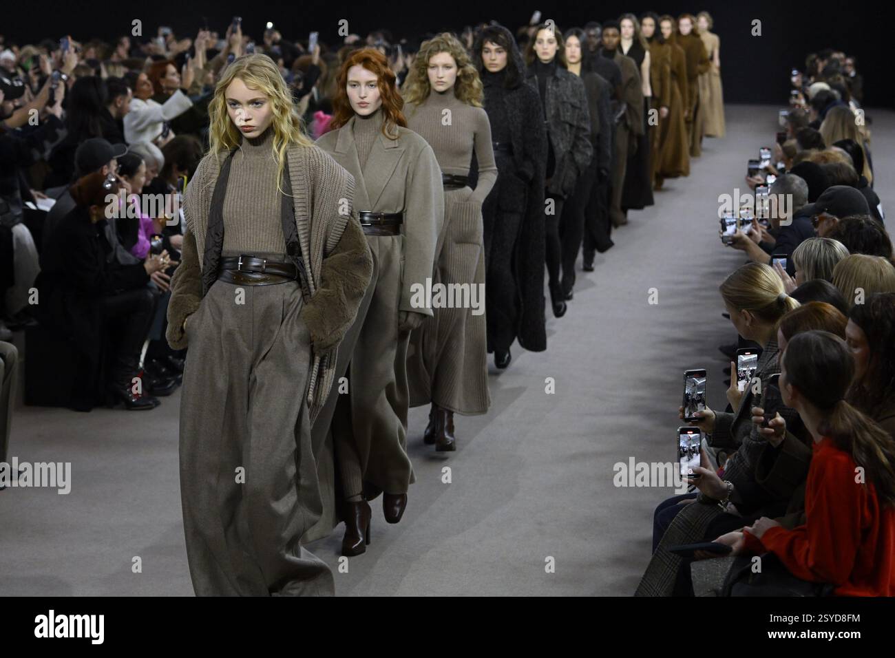 Models walks on the runway during the Max Mara Ready to Wear Fashion ...