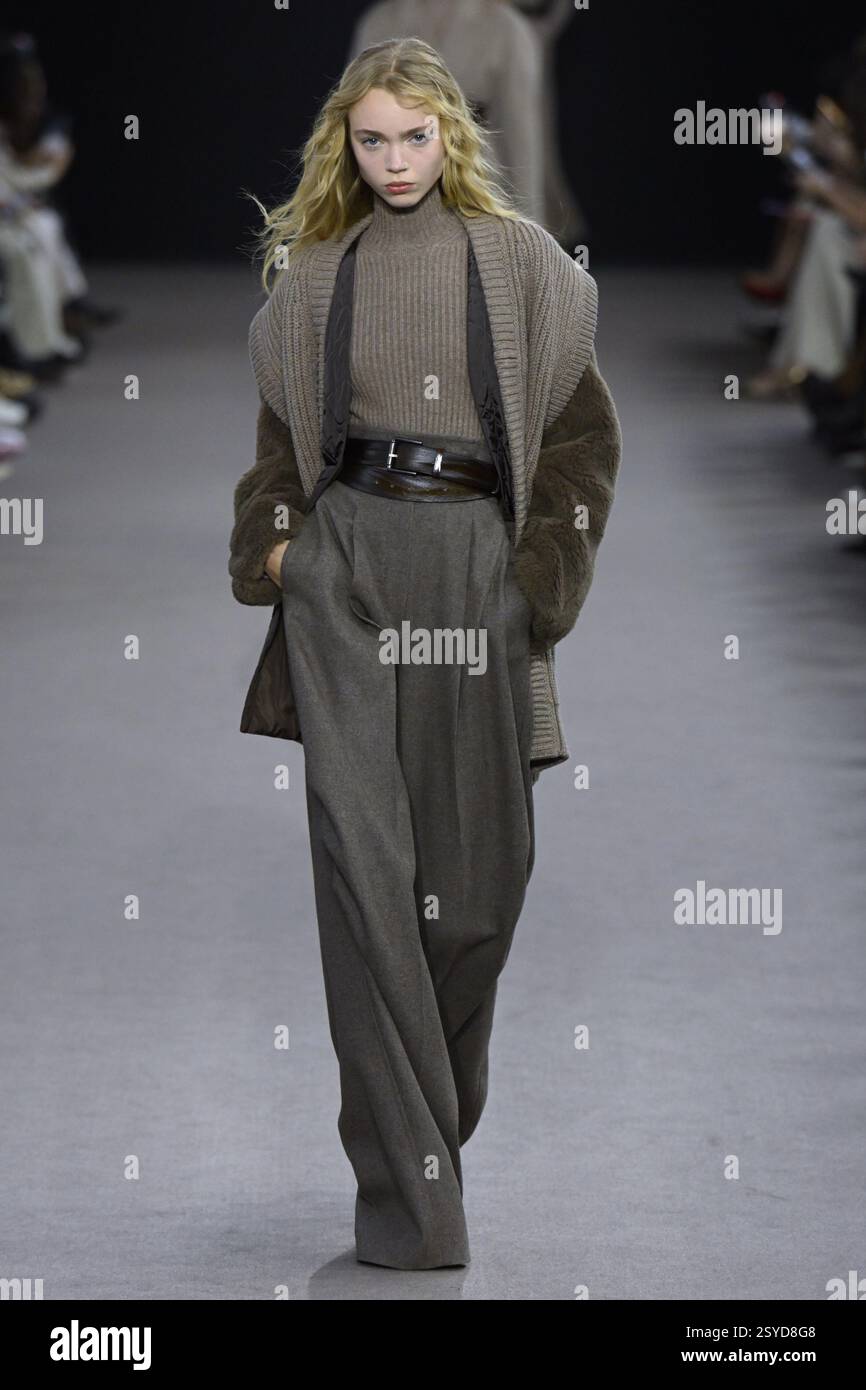 Model Ella Dalton walks on the runway during the Max Mara Ready to Wear Fashion Show at Milan ...